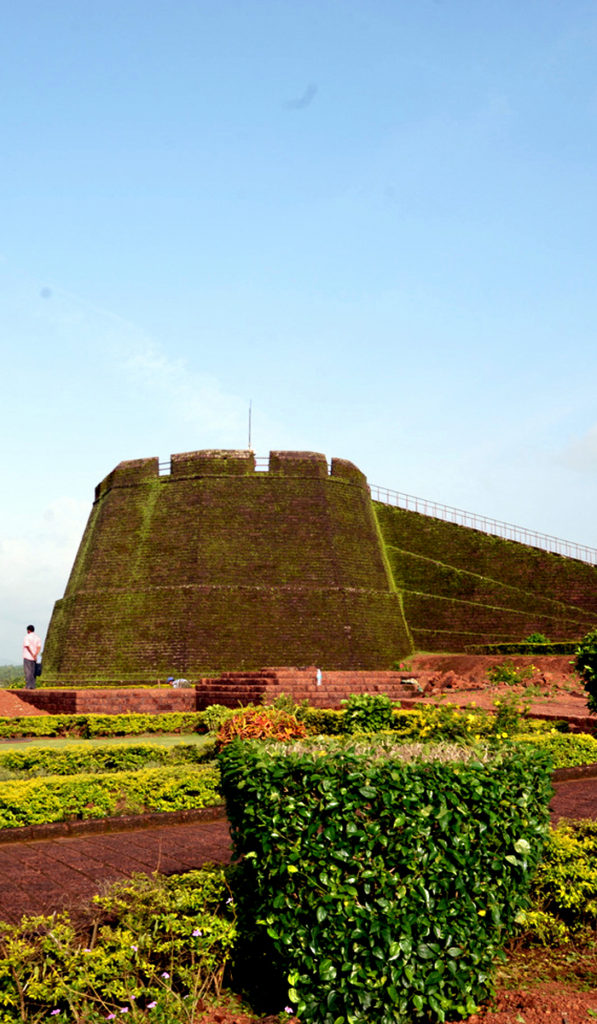 kasaragod tour packages, theyyam, bekal beach, fort and other attractions